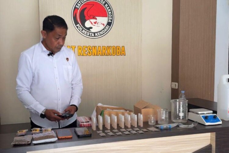 Polisi Bongkar Rumah Produksi Tembakau Sintetis di Kendari | Bicara ...